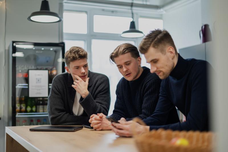 BRYGHT extends pre-seed round to 1 million euros | Startbase